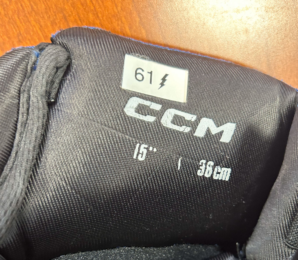 #61 Milo Roelens Game-Worn Gloves - 2024-25 – Syracuse Crunch Official ...