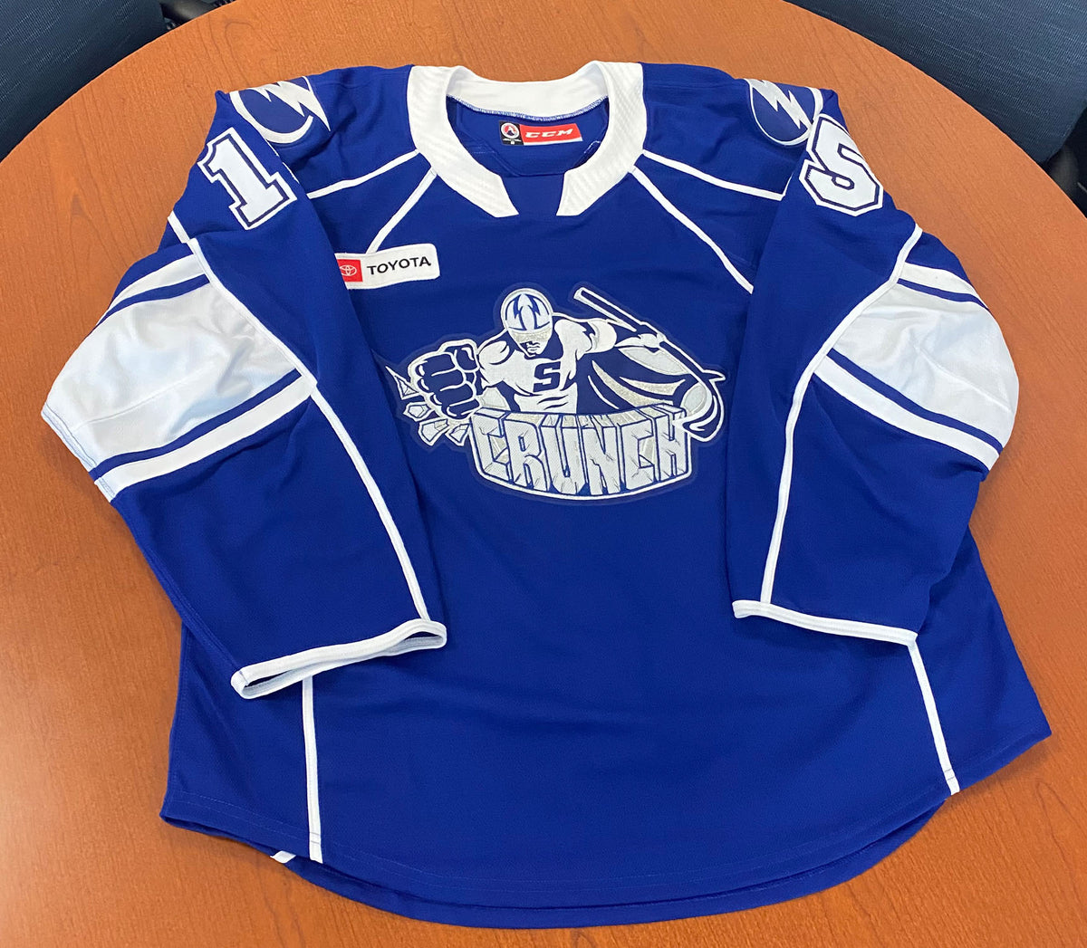 #15 Austin Magera Blue Jersey - 2023-24 – Syracuse Crunch Official Team ...